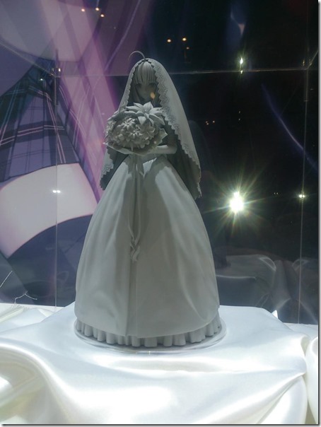 Type-Moon Reveals New Saber Figurine In "Royal Dress" - Siliconera