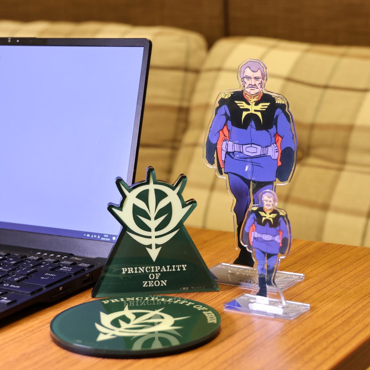 These Gundam Emblem Acrylic Stands Can Glow in the Dark - Siliconera